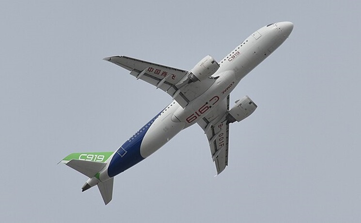 Premier vol commercial du C919 chinois entre Shanghai et Hong Kong
